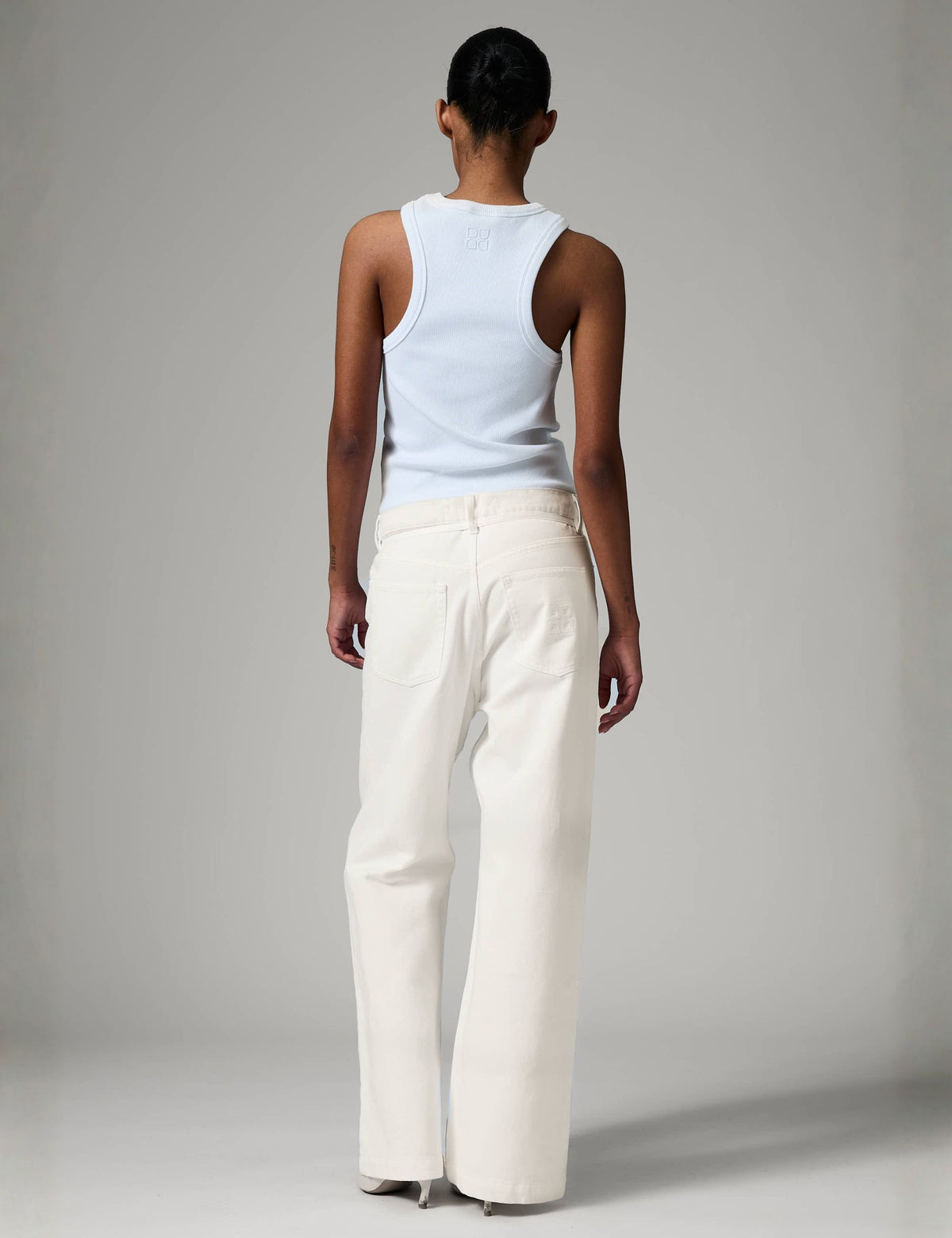 Elijah - Soft White Denim - Jeans - Jet Stream